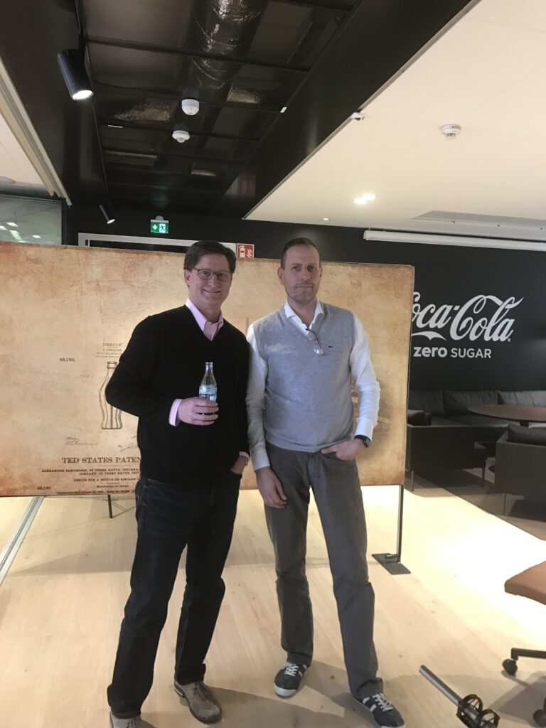 Coca-cola tells the history | Lightray